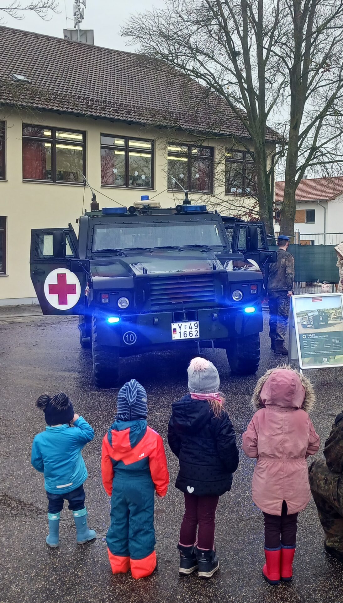 Die Bundeswehr zu Besuch bei der Aitrach-Arche - KiTa Aitrach-Arche